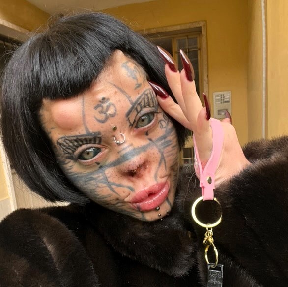 Model, Circus Performer Aydin Mod Sparks Debate